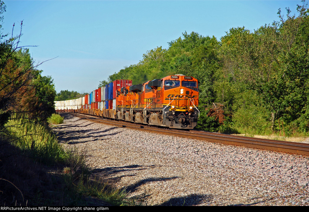 BNSF 7455 leads a EB stack train into the morning Sun!